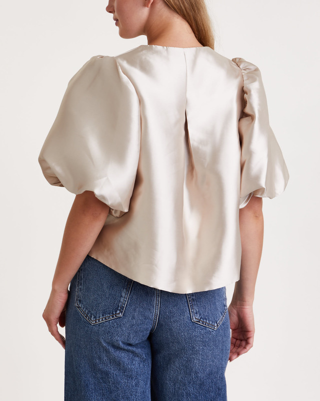 By Malina Blus Cleo | WAKAKUU