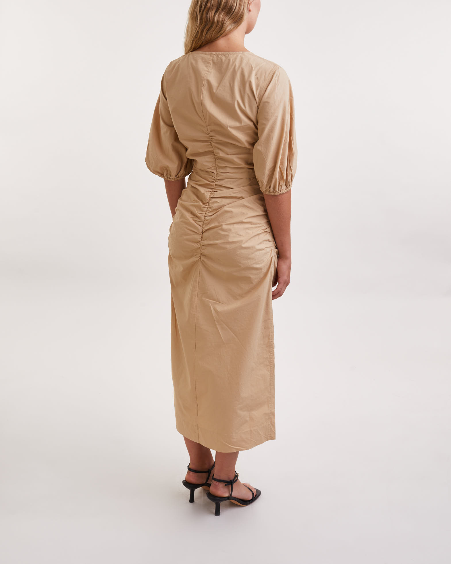Ganni Klänning Cotton Poplin Open-neck Maxi | WAKAKUU